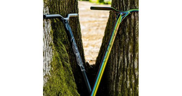 Blunt Reaper V3 bar 675x580mm oil slick scooter bar