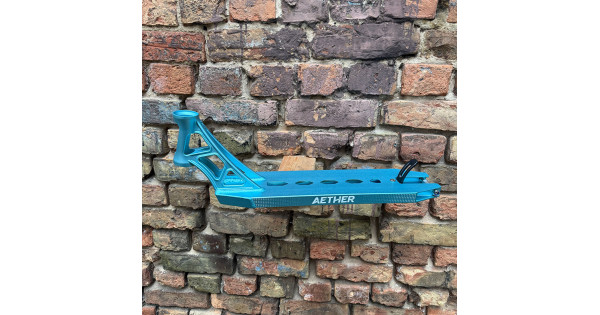 Striker Aether pro 4.72x18.5″ teal scooter deck